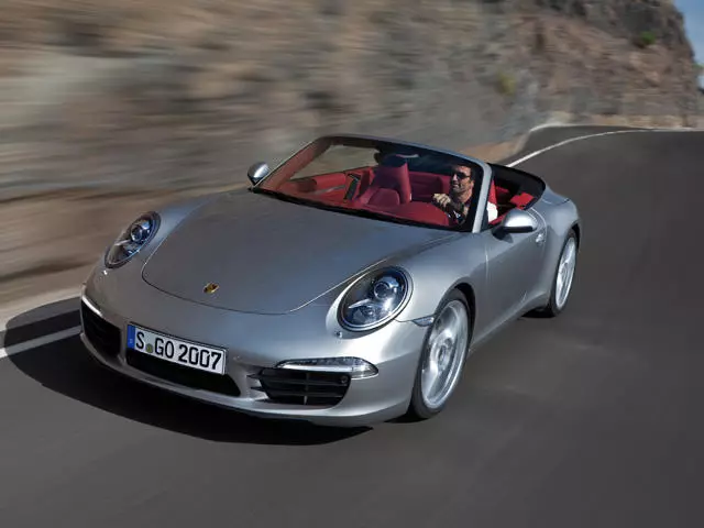 Porsche tu silẹ Oṣiṣẹ ni ọdun 2012 911 Carrera Cabriolet Awọn alaye & Awọn fọto 88823_1