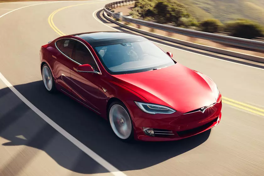 Vista frontal del Tesla Model S 2017-2019