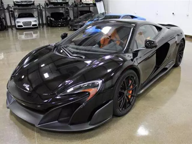 Een van de 500 McLaren 675LT's is nu te koop op Craigslist 88908_1