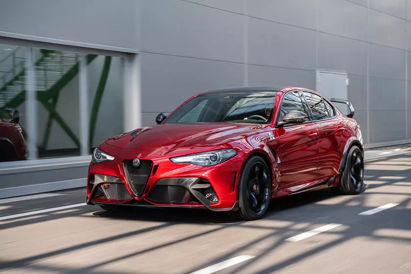 Alfa Romeo เปิดตัว Giulia GTA 540 แรงม้าใหม่และ GTAm . ที่เน้นสนามแข่ง 8892_11