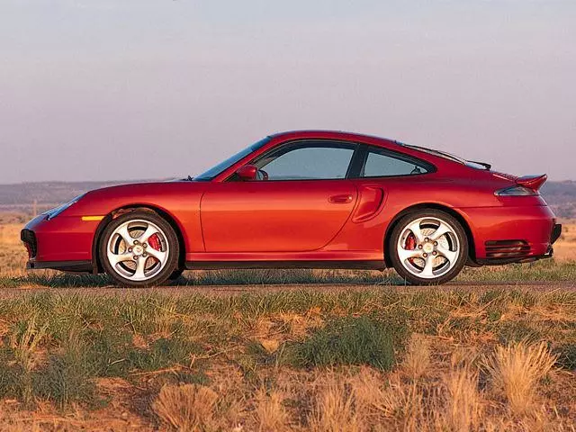 بۇ قورقۇنچلۇق ساختا پورسچى 911 Turbo فىئات 500 نى ئاساس قىلغان 89118_3