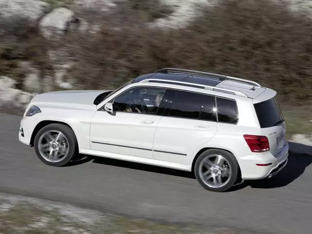 Isura ya 2013 Mercedes-Benz GLK Yashyizwe ahagaragara Imbere ya New York 89203_2