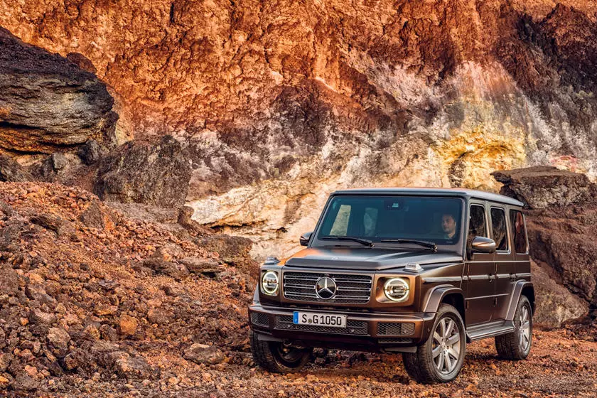 ទិដ្ឋភាពខាងមុខរថយន្ត Mercedes-Benz G-Class G550 ឆ្នាំ 2019-2020