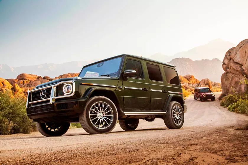 Vista de ángulo frontal Mercedes-Benz G-Class G550 2019-2020