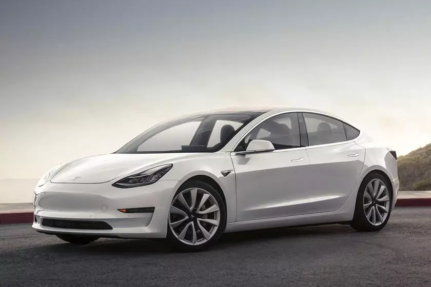 Tesla Model 3 zieht jetzt von alleine in die Garage 89380_4