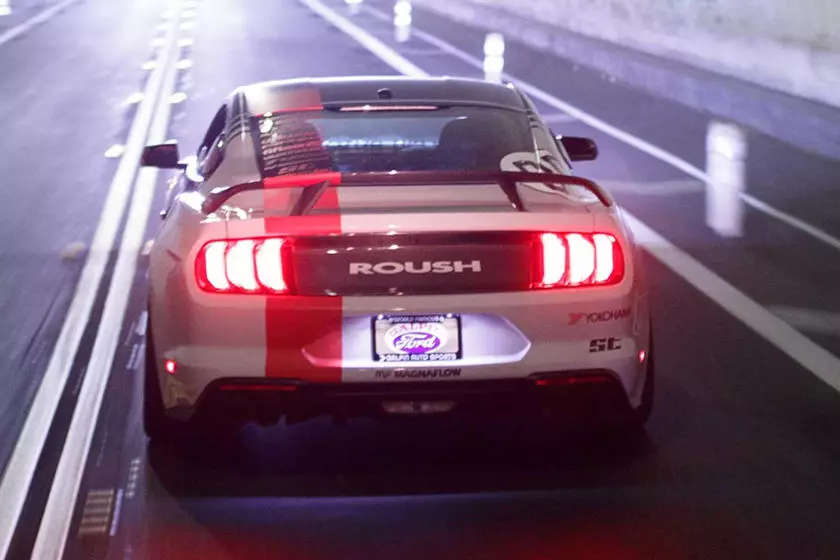 700 морины хүчтэй Mustang GT Фордын хамгийн сайхан мөчүүдийн нэгийг тэмдэглэж байна 89408_14