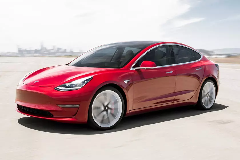 2017-2019 Tesla Model 3 widok z przodu jazdy