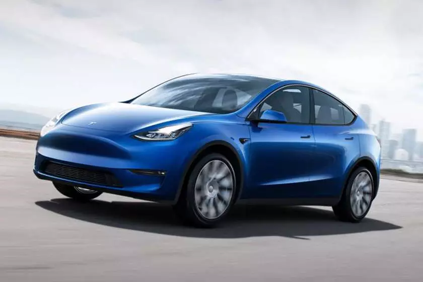 2021 Tesla Model Y oldingi ko'rinishi