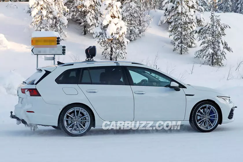 Nije Volkswagen Golf R Wagon Spied folslein neaken 89550_9