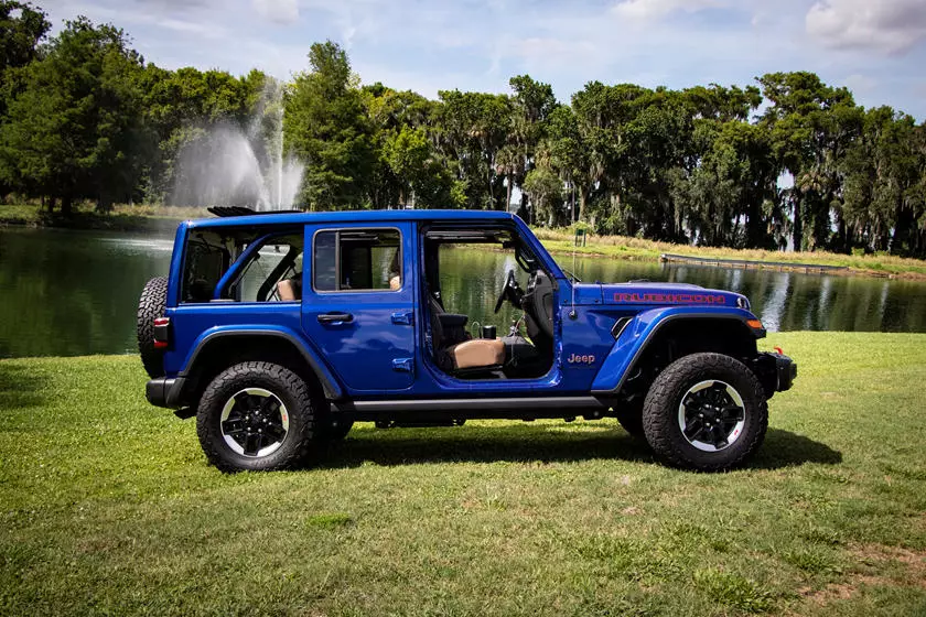 2018-2021 Jeep Wrangler Unlimited Lateral View
