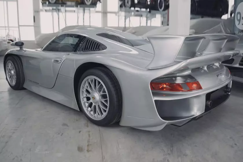 544-HP পোর্শে 911 GT1 ইভো ছিল প্রথম মিড-ইঞ্জিনযুক্ত 911 89969_3