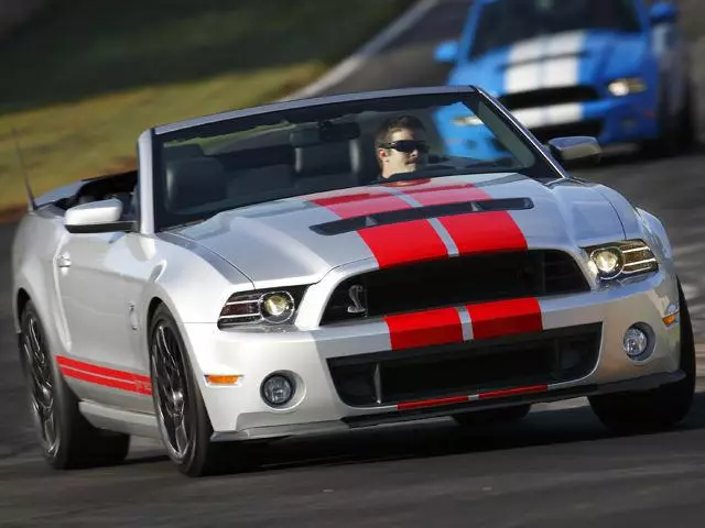 Lêste Mustang Shelby GT500 Convertible Heading to Auction 90063_1