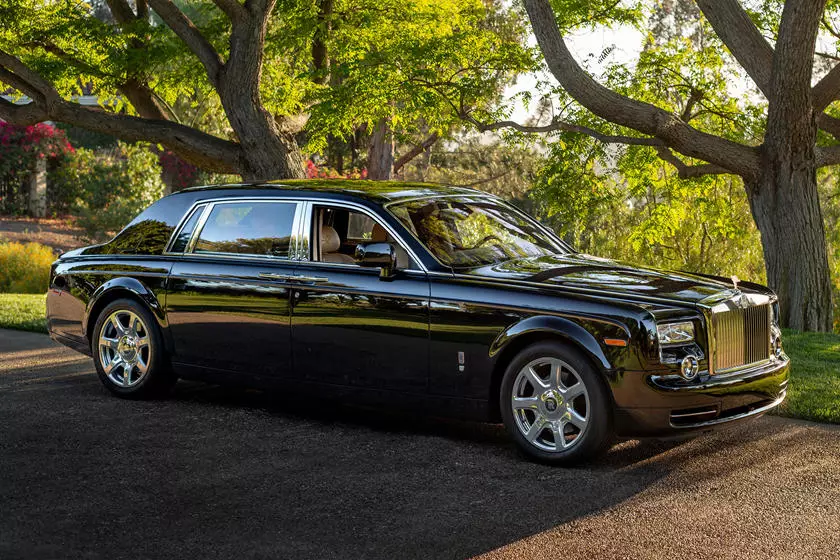 Er komt een enorme verzameling Rolls-Royce-limo's op de veiling 90111_10