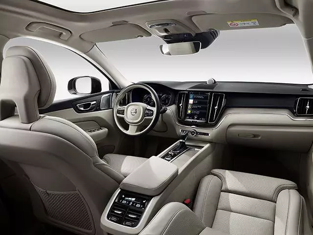 புதிய Volvo XC60 இதுவரை தயாரிக்கப்பட்ட பாதுகாப்பான SUVகளில் ஒன்றாகும் 90208_2