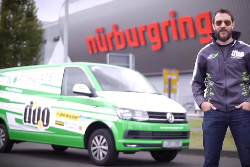 ایک VW ٹرانسپورٹر نے صرف Nurburgring میں دس منٹ کی رکاوٹ کو توڑا۔ 90213_1