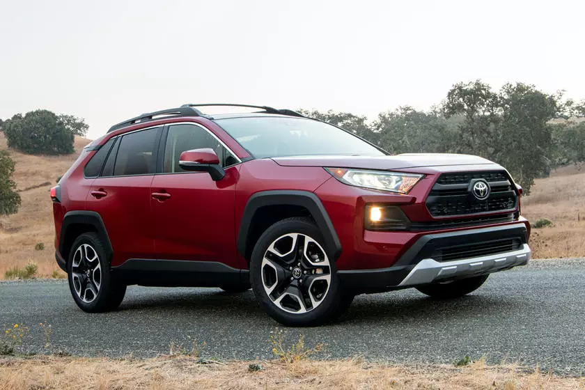 2019-2020 Toyota RAV4 Три четвърти преден десен страничен изглед