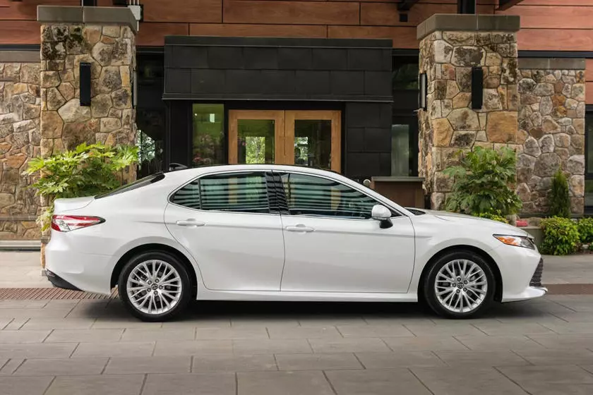 2018-2020 Toyota Camry Right Side View