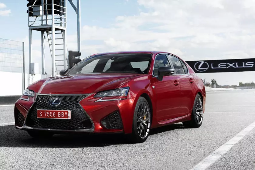 2016-2020 Lexus GS F Три четвърти преден изглед отляво