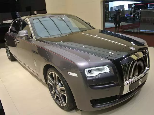 Inilah Hantu Rolls-Royce Dengan 1,000 Berlian Hancur Dalam Catnya 90326_1