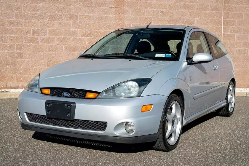 Ford's Forgotten Focus SVT حیرتوں سے بھرا ہوا ہے۔ 90332_1