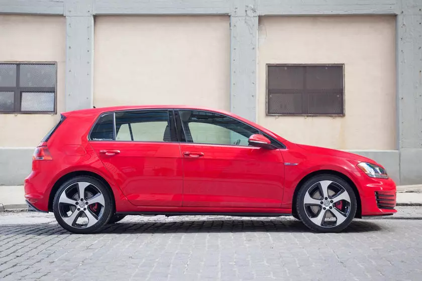 Vue latérale de la Volkswagen Golf GTI 2015-2018