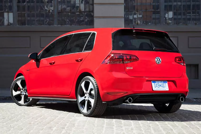 2015-2018 Volkswagen Golf GTI Заден ъгъл