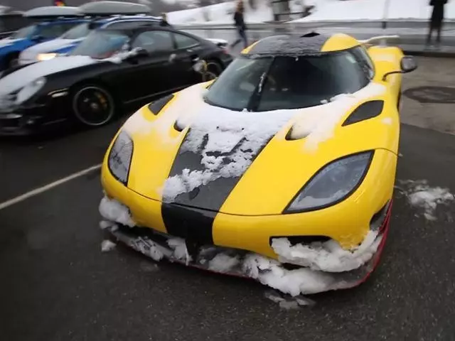 Koenigsegg Agera RS Besëtzer beweist datt Supercars am Wanter gefuer kënne ginn 90398_1