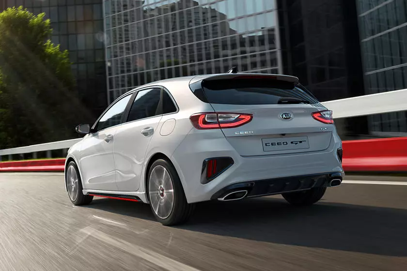 2019 “Kia Ceed GT” täze “Forte5 Hot Hatch” -y öňünden görüp biler 90486_2