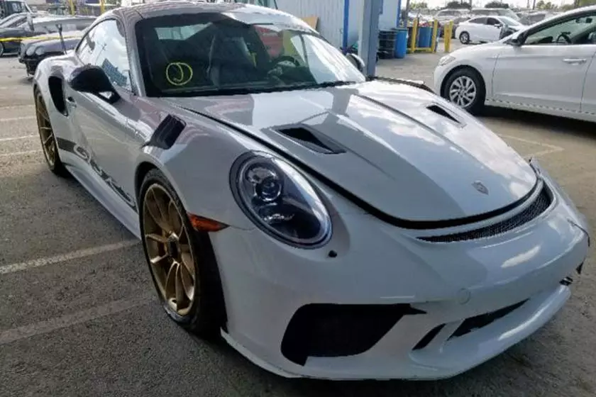 Mkpokọta Porsche 911 GT3 RS dị naanị 142 Miles 90649_4