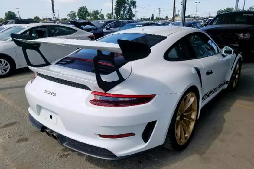 Mkpokọta Porsche 911 GT3 RS dị naanị 142 Miles 90649_5