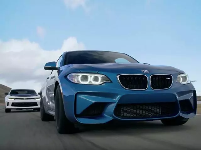 V6シボレーカマロ1LEがエピックBMWM2に戦いを挑む 90667_1