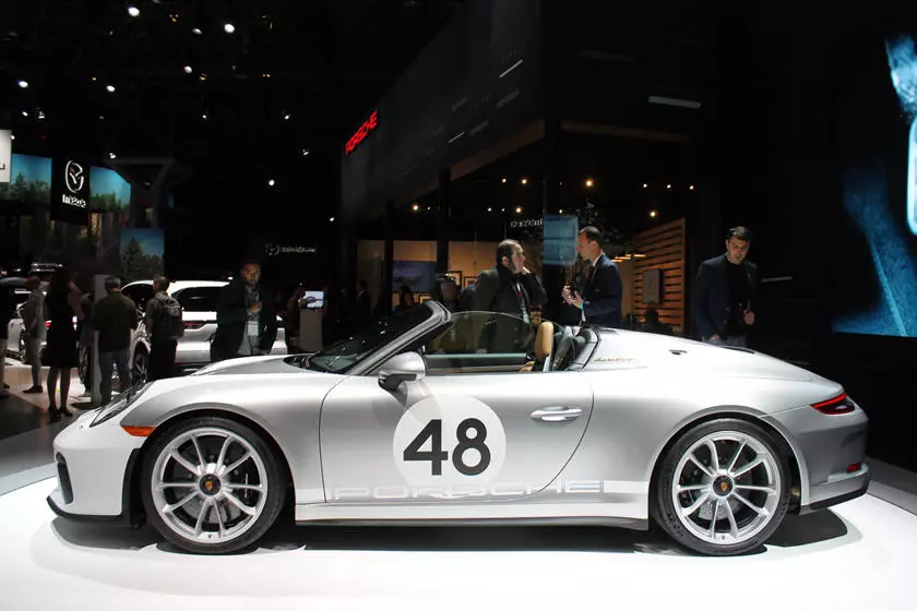 Porsche-ның 500-HP 911 Speedster-де өткен трафик жарылып кетті. 90690_5