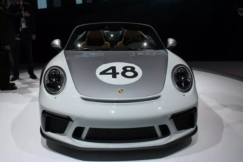 ทำลายการจราจรในอดีตด้วยรถปอร์เช่ 911 Speedster 500-HP อันตระการตา 90690_7