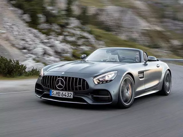 I-Mercedes-AMG Ibuyekeza Wonke Umndeni We-GT Ngosuku Lokuzalwa Lweminyaka engama-50 90790_2