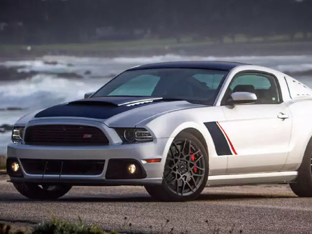 S-a licitat: 2013 Roush Etapa 3-Tuned Ford Mustang for Charity 90813_1