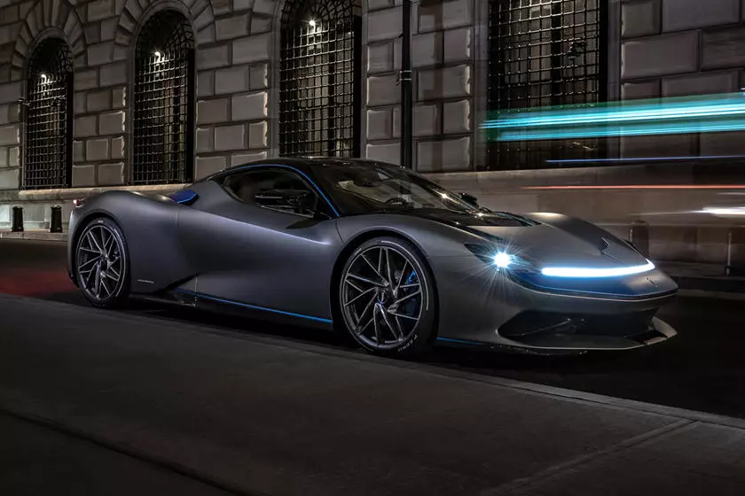 O Pininfarina Battista Electric Hypercar ua oso i luga o auala o Niu Ioka 90829_5