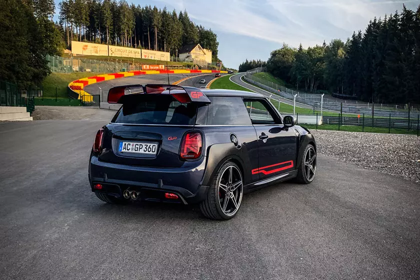 AC Schnitzer သည် Mini John Cooper ၏ GP ကို ပို၍ပင်ပူလောင်စေသည်။ 90837_2