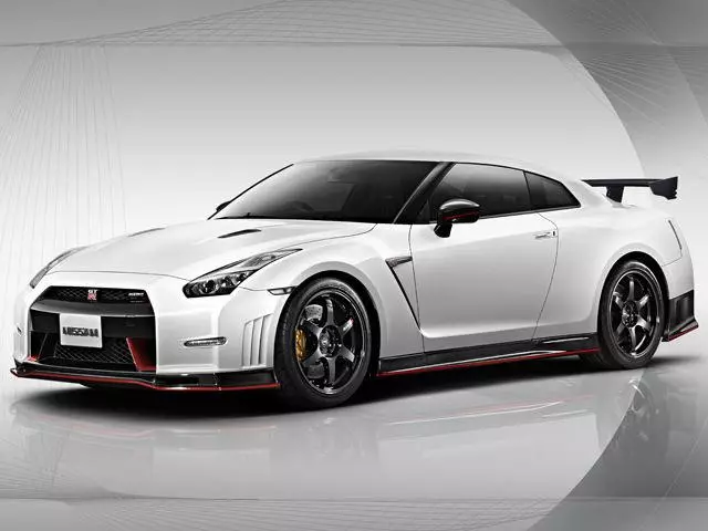 نسان نے 591hp GT-R Nismo کا انکشاف کیا۔ 90857_1