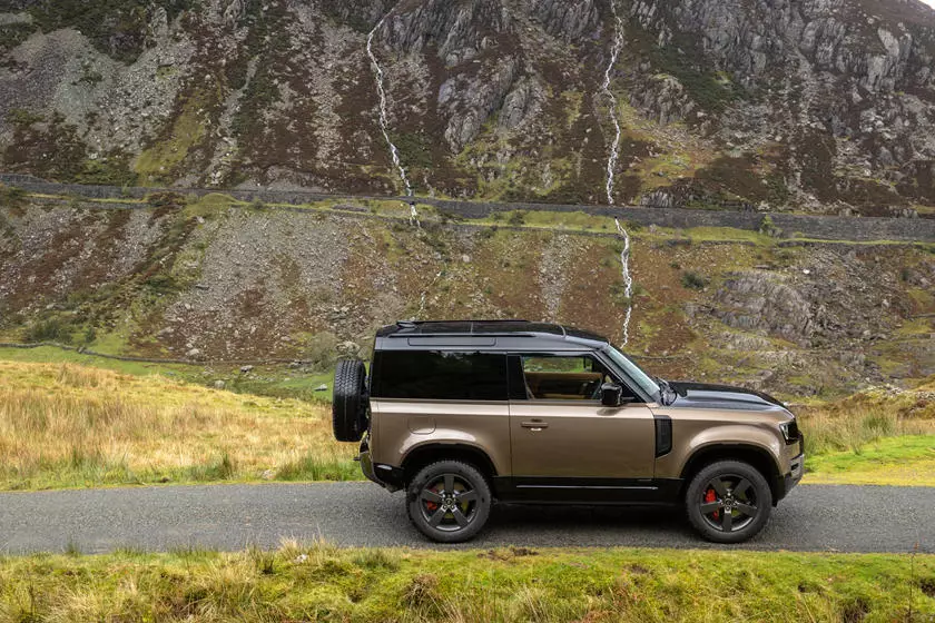 Land Rover Defender 2020-2021, вид сбоку