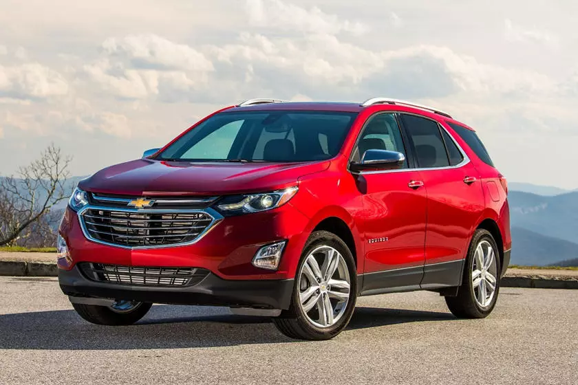 2018-2020 Chevrolet Equinox skats no priekšējā leņķa