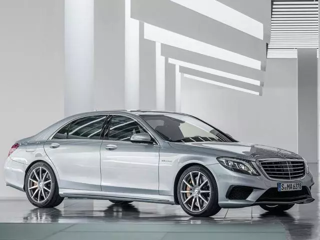 Aquesta celebritat acaba de tenir el seu Mercedes AMG robat en una benzinera 91109_1