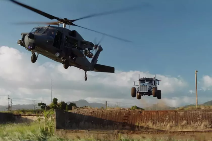 Mai Sauri & Fushi: Hobbs & Shaw Siffofin Cool Motoci Da Mahaukata Stunts 91179_2