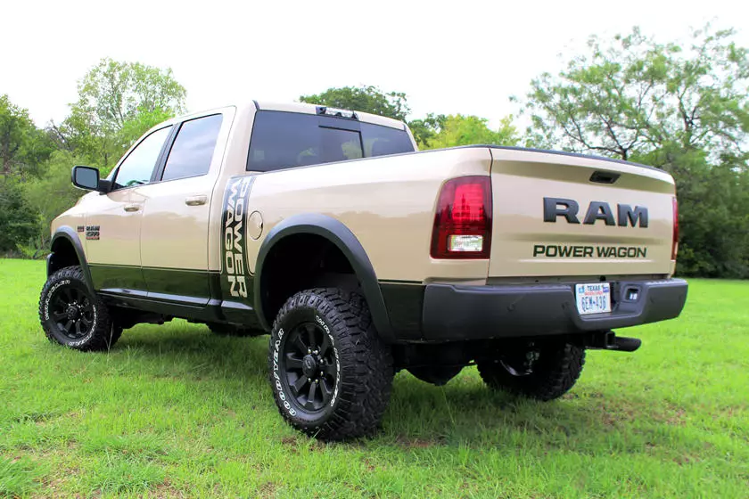 „Ram Power Wagon Mojave Sand Edition“ atrodo pasiruošęs šokinėti kopomis 91308_4