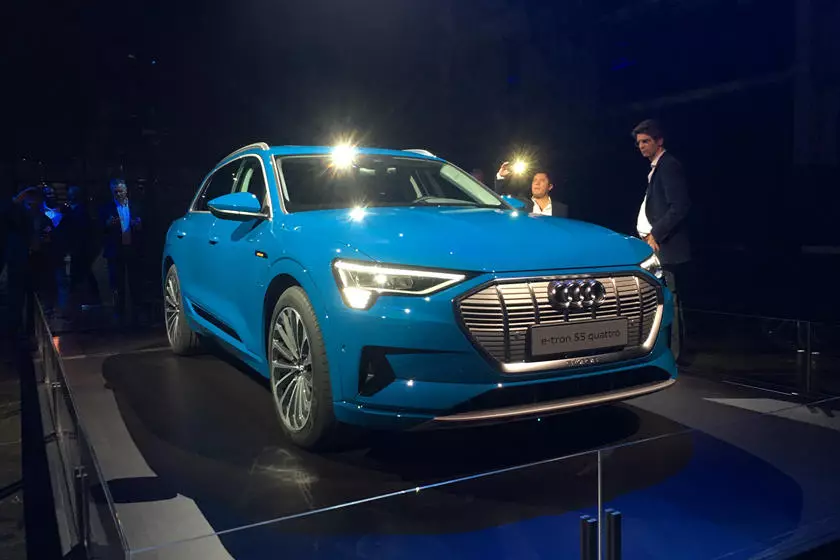 Așteptarea sa încheiat: Audi e-tron declanșează revoluția mașinilor ecologice din Germania 91357_4