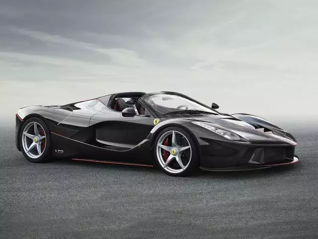 LaFerrari Aperta stellt die erste Ferrari-Fahrt durch die Tore von Maranello nach 91451_3