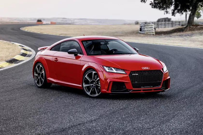 2018-2019 Audi TT RS ด้านหน้าสามในสี่มุมมองด้านขวา