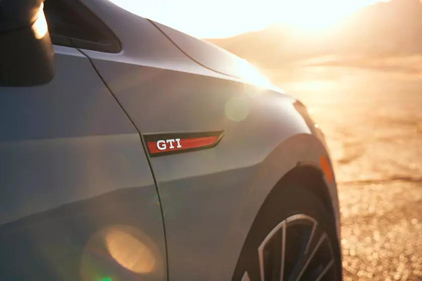 Рецензија од прв поглед на Volkswagen Golf GTI за 2022 година: 245-КС од неверојатни 9164_13