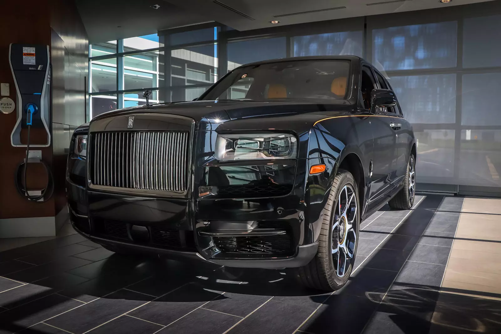 Rolls-Royce Cullinan Black Badge er et nytt nivå av overskudd
