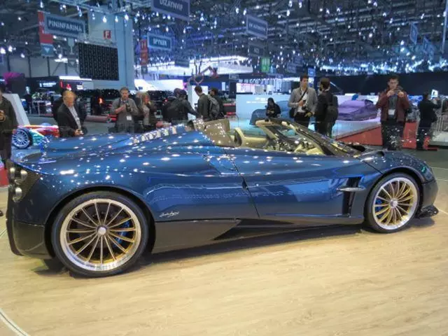 Pagani Huayra Roadster Ṣe Ailewu ju Ohun ti Awọn Kọmputa sọ asọtẹlẹ lọ 91904_1