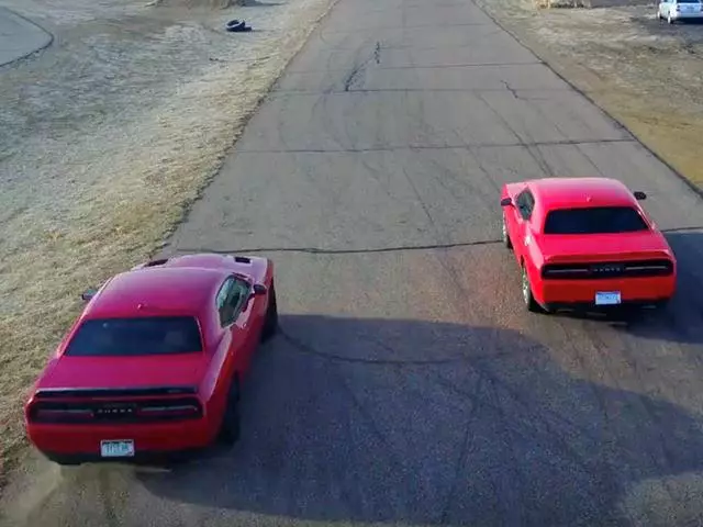 Hellcat Racing An AWD Challenger Montras Kion Tut-Rada Modo Povas Fari 91950_1